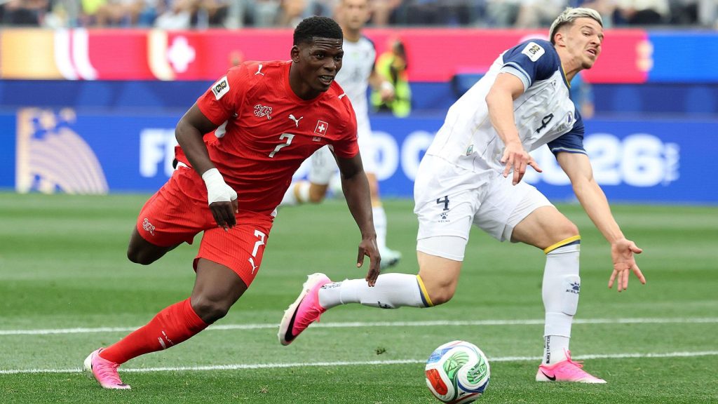 Suiza golea a Bosnia 4-1 con doblete de Manzambi - Pio Deportes